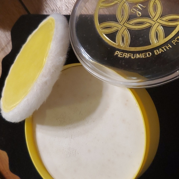 jean nate' | Bath & Body | Vintage Jean Nate Perfumed Bath Powder ...